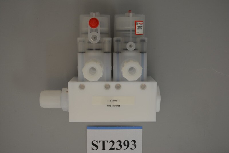 Semitool 2-Valve CDV Manifold, 1/2in Plug | New SAT Part